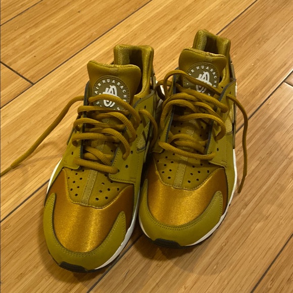 Nike | Shoes | Nike Air Huarache Gold New | Poshmark